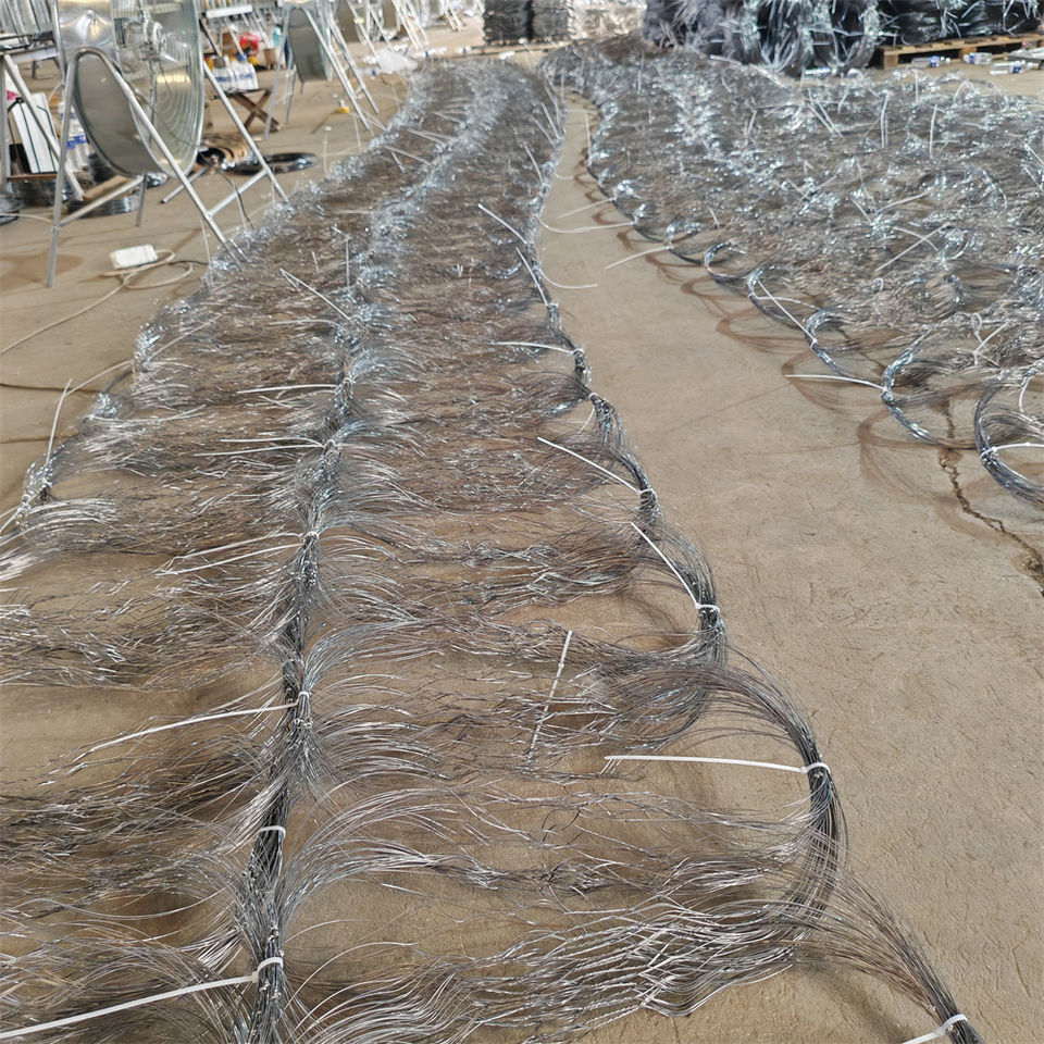 Low Visibility Anti-tank Barrier Mesh MZP Obstacle Putanka Wire Mesh ...