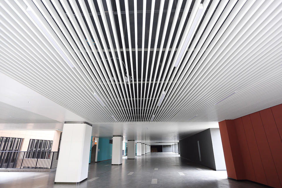 Factory Wholesale Arbitrary Color Aluminum Ceiling Tiles Linear Baffle ...