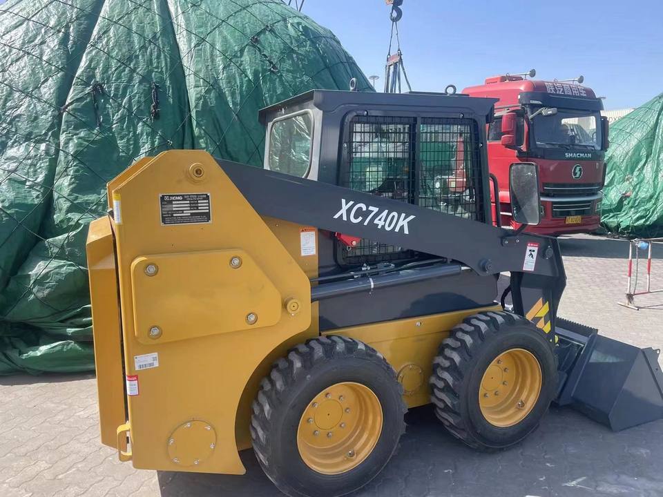 Mining Machinery 1 Ton Mini Skid Steer XC740K Loaders with 0.45cbm ...