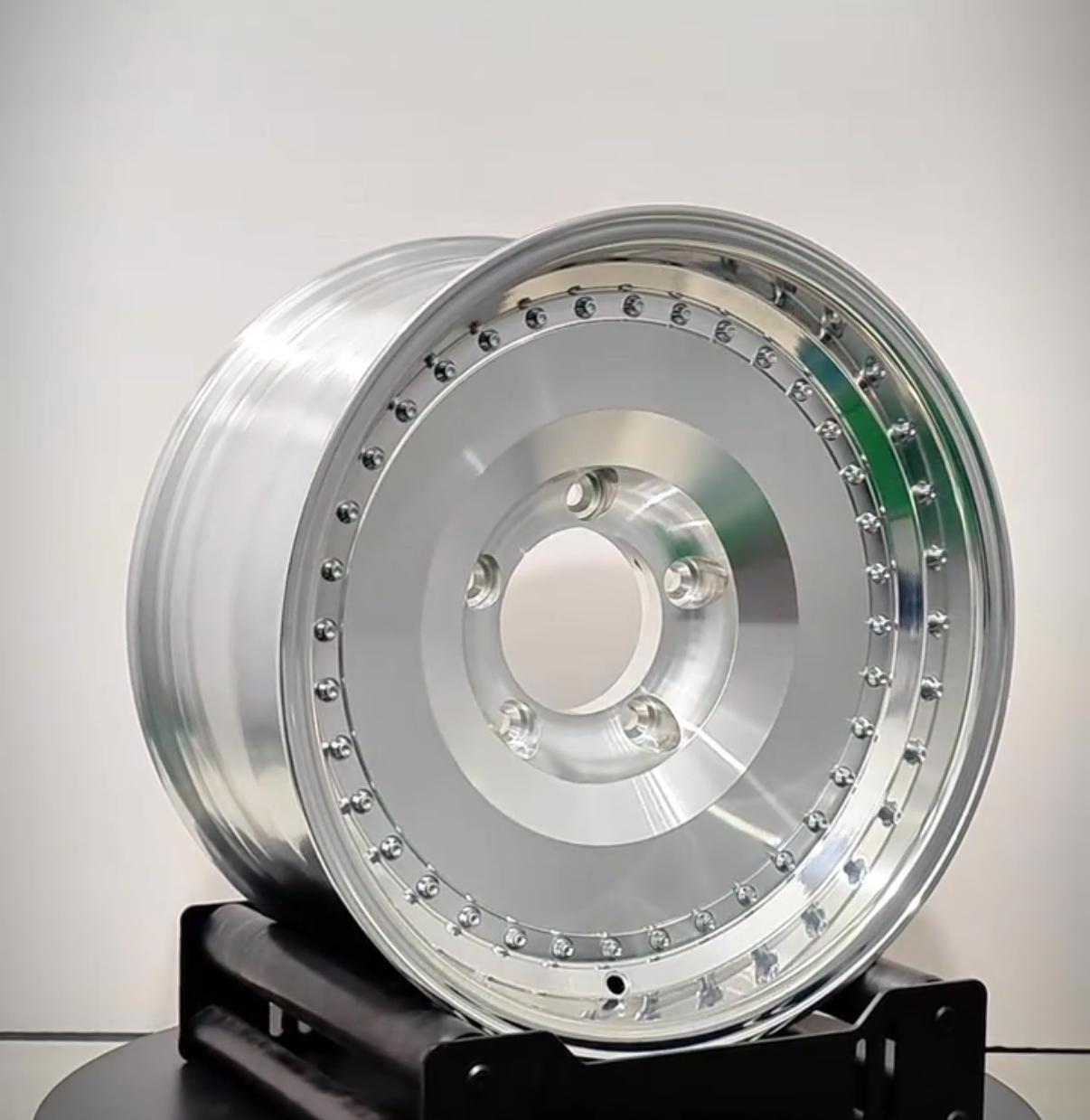 Upgrade Your Land Rover with Range Rover Alloy Wheels