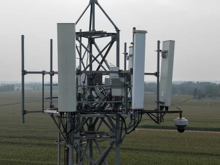 Long Range Microwave Tower for Wifi Cell Phone signal Transmission ...