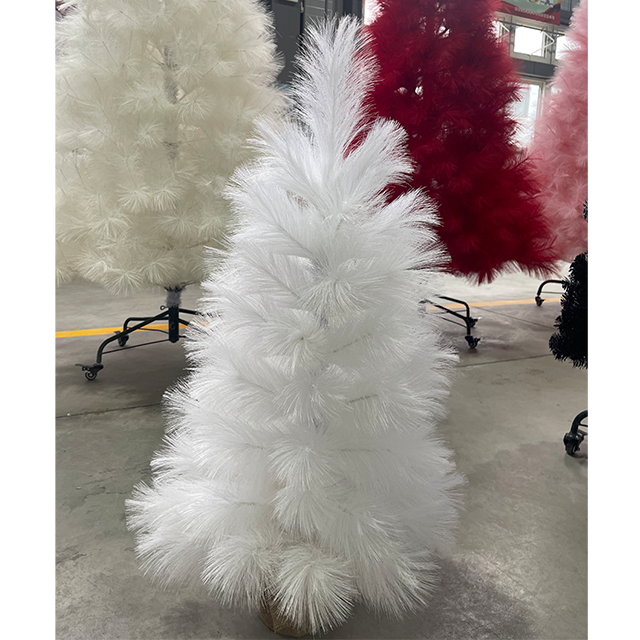 How to Choose the Best Red Feather Tree for Your Home or Event
