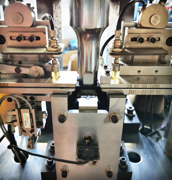 Full Automatic Metallic Ultrasonic Film Welding & Punching 2-in-1 ...