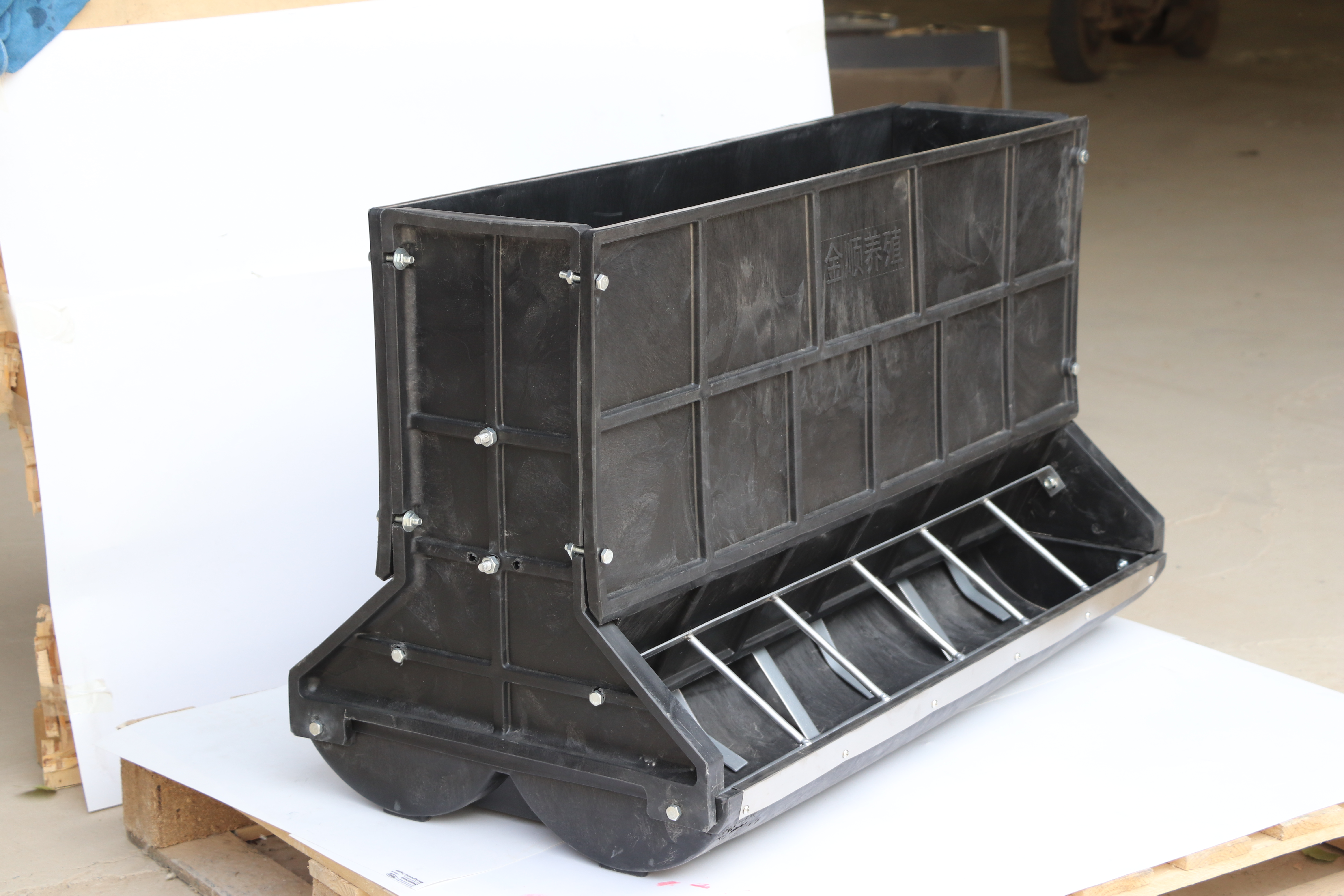 Reliable Solutions for Efficient pig trough equip Systems in Agriculture