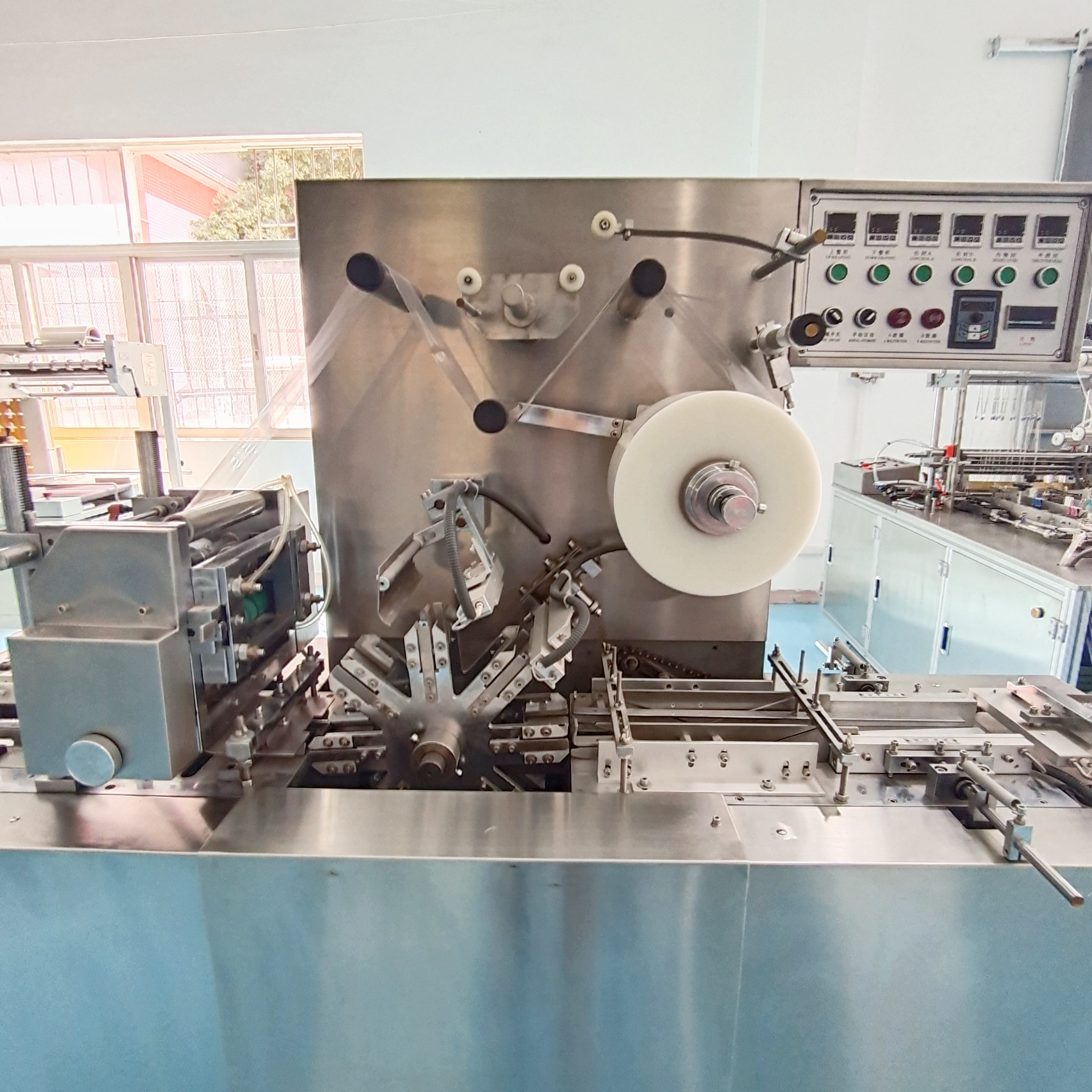 China Fully Automatic Transparent Film Packing Machine Cigarettes ...