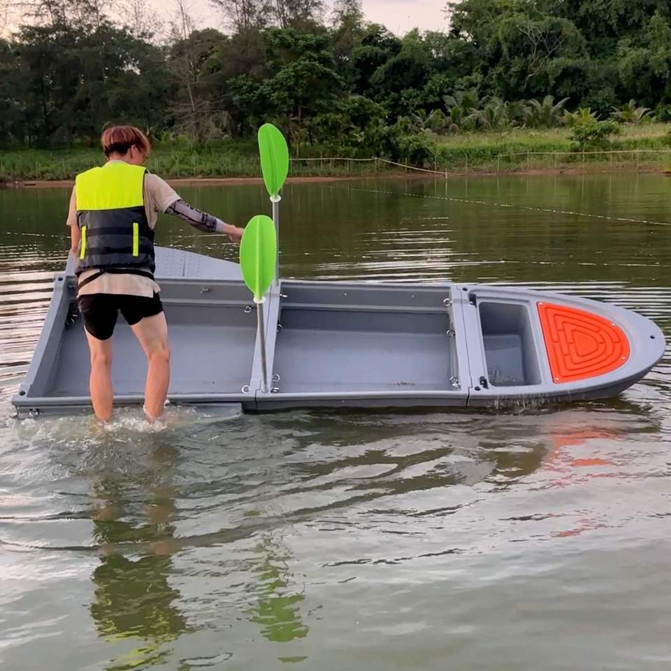 2025 NEW Design 4-6 Persons PE Folding Plastic Fishing Boat