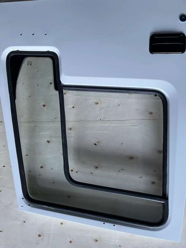 SINOTRUK HOWO Truck Parts AZ1642210002 Door Assembly for A7 7 T7H X ...