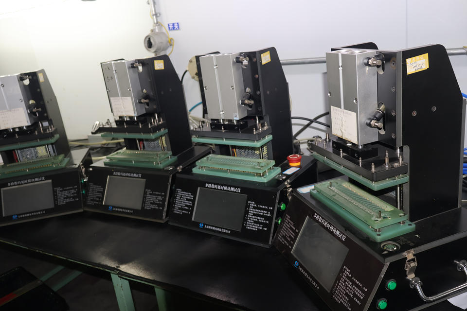 8-Channel Multi-Parameter Detonator Analyzer - Simultaneous Voltage ...