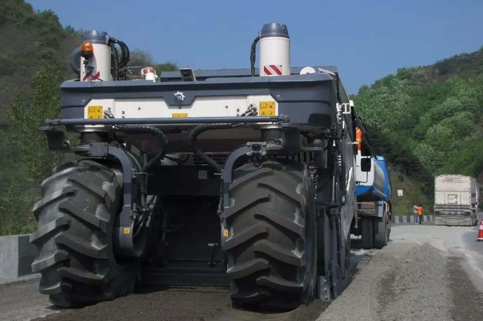 Shantui DGL530-C 22T Cold Asphalt Recycler - High Power & Long Lifetime