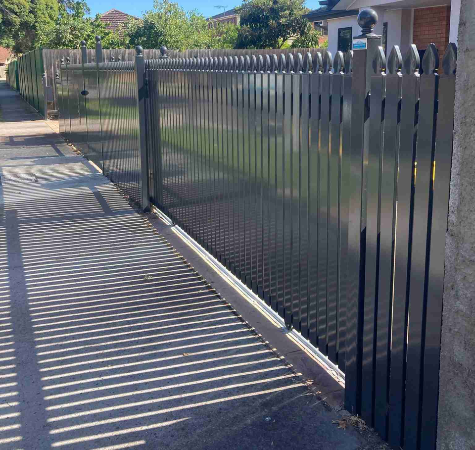 Structural Aluminum Vertical Picket Fence for Long Term Commercial ...
