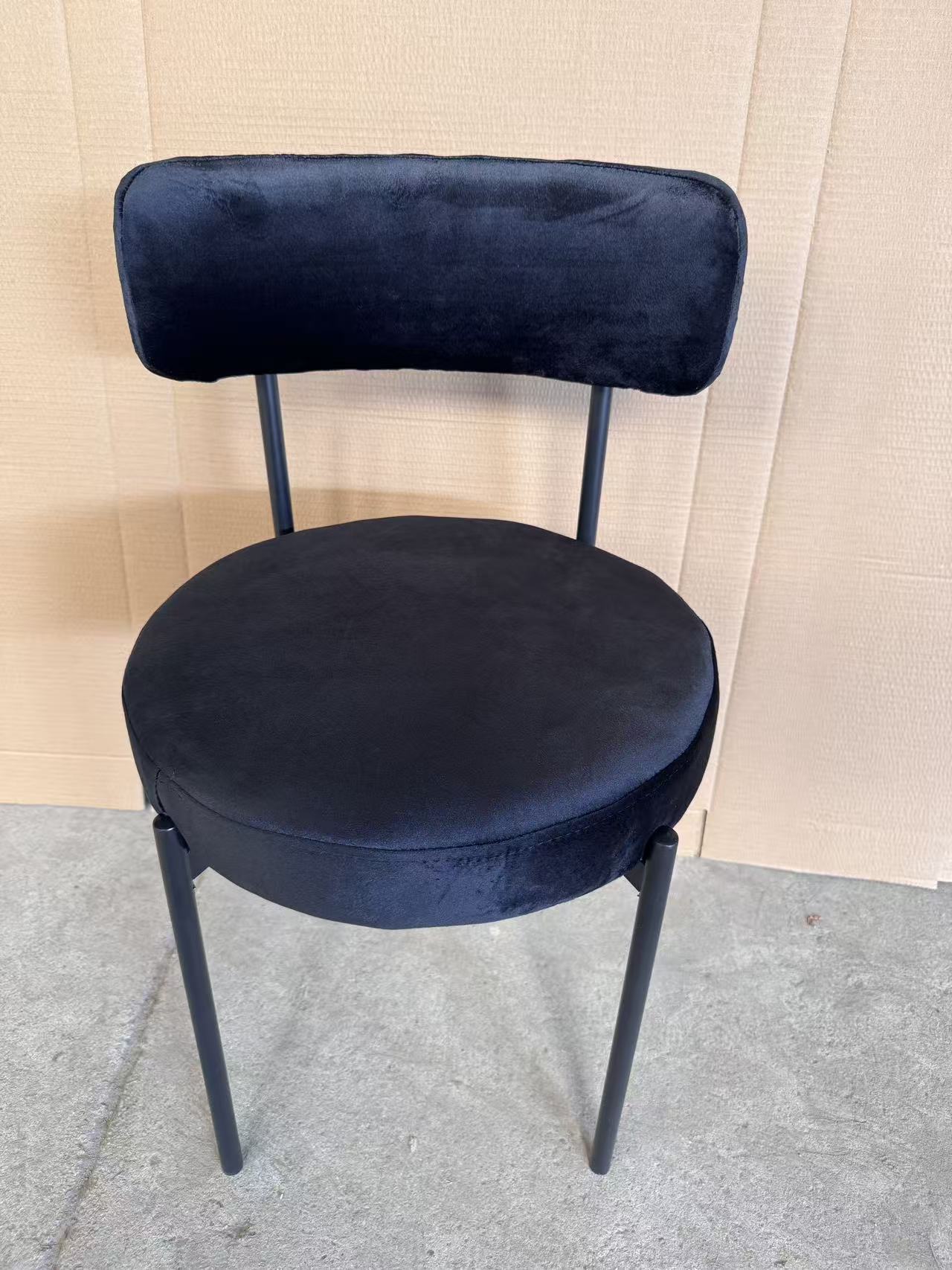 How to Choose the Best Velvet Parson Chair for Your Space
