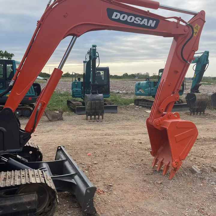 Second-hand Doosan DX60 Excavator - High Efficiency & Durability