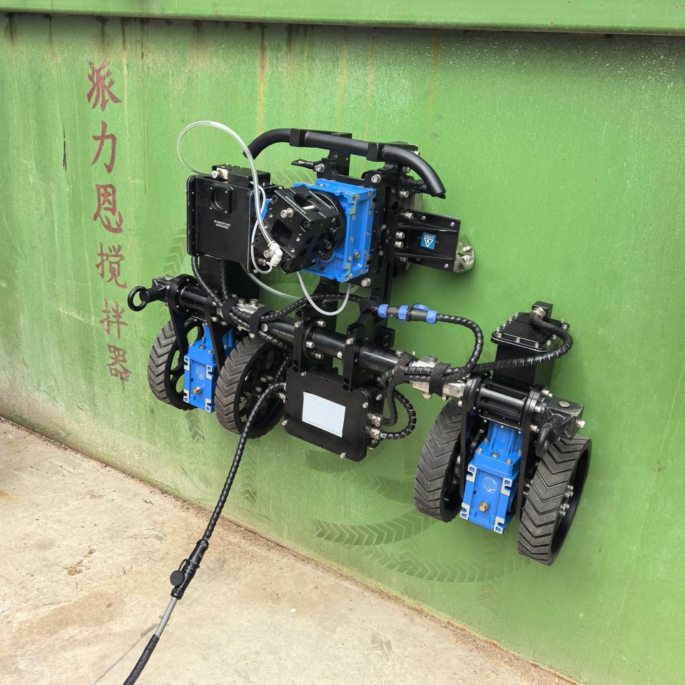 Wall Climbing Robot for rust Removal Cleaning Painting of Ships and Oil ...