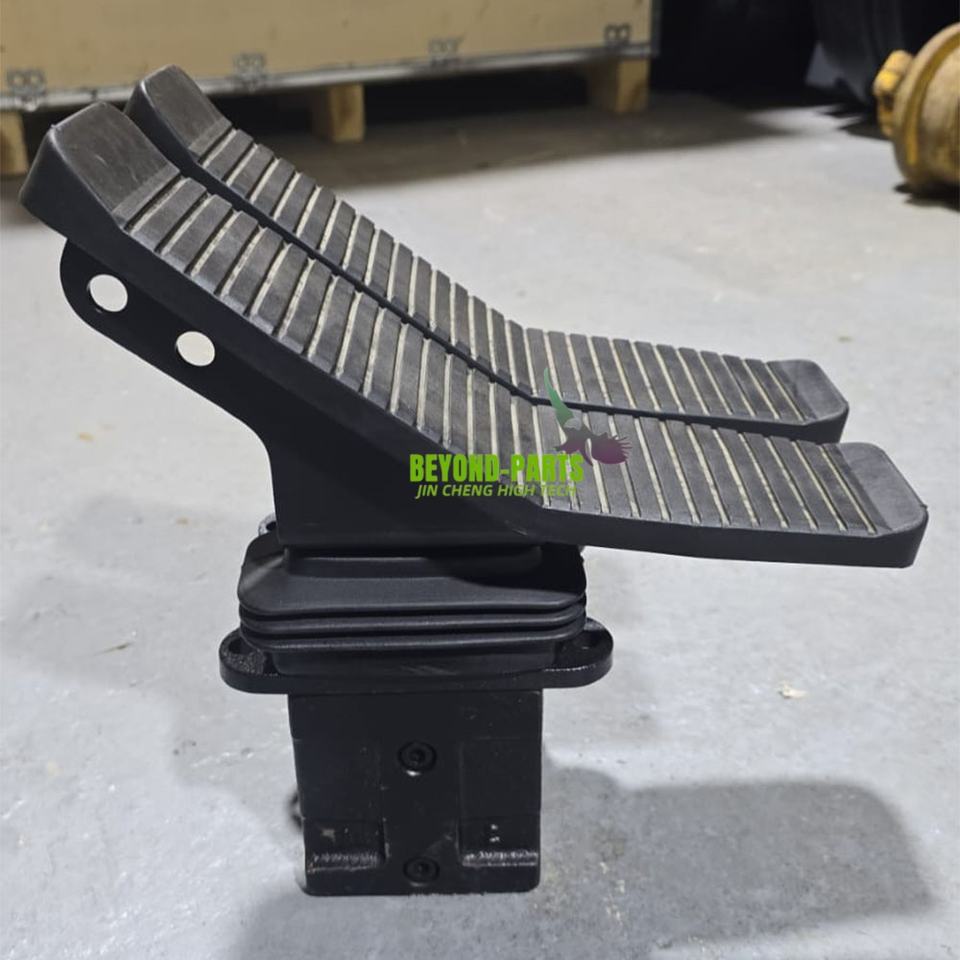 210-7 Excavator Valve Pedal Control Breaker Hammer Hydraulic Foot Pedal ...