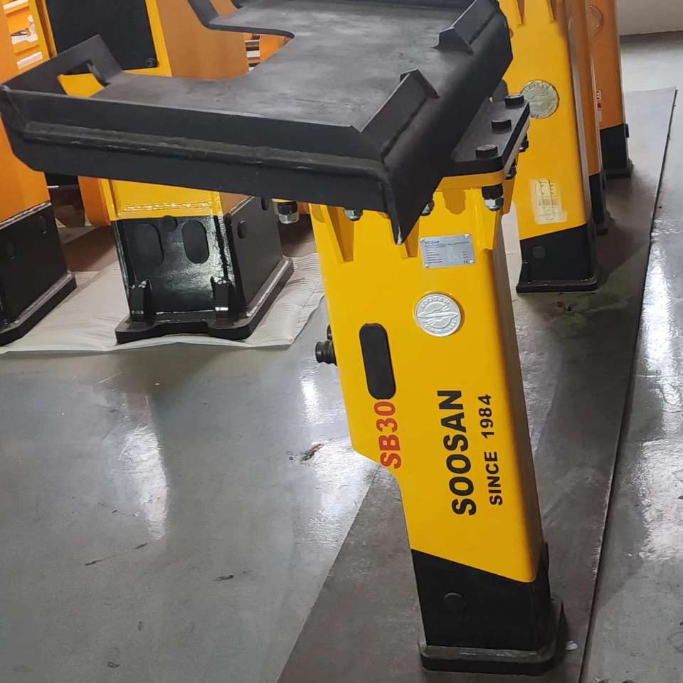 SOOSAN SB30 BOX TYPE HYDRAULIC BREAKER SKID STEER ATTACHABLE PLATE ONE ...