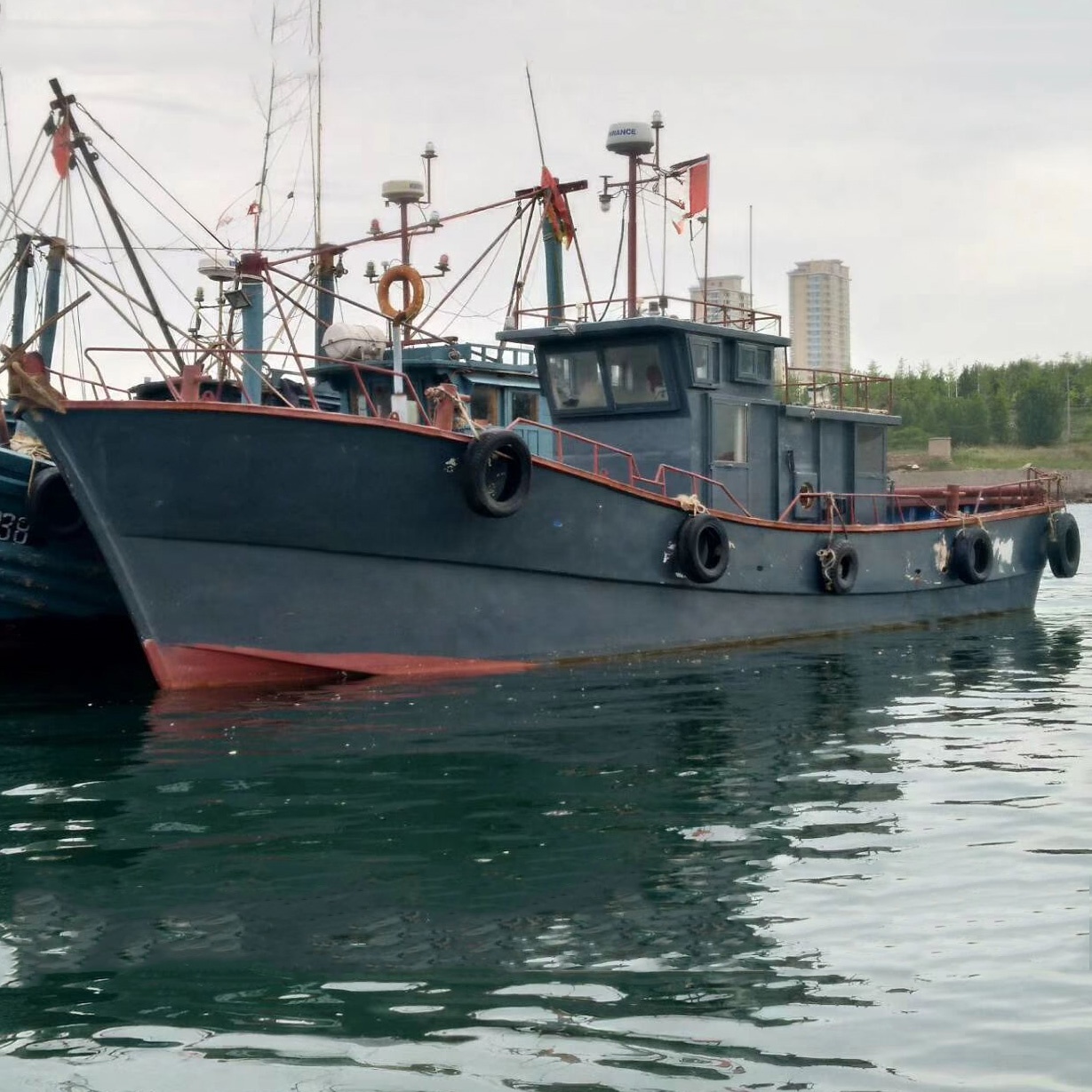 Trawler Fishing Boat - fishing trawl - Diesel Powered Fiberglass