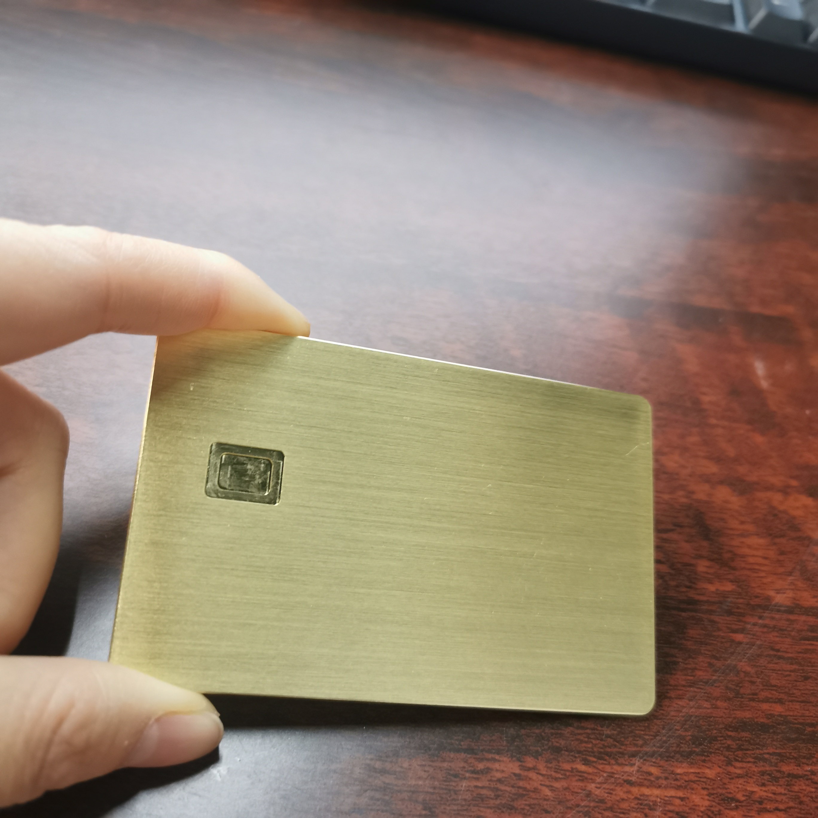Secure Entry Solutions: Advanced chip rfid barcode card for Reliable Access