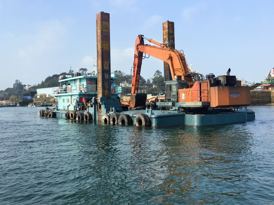 Heavy Duty 120 Ton Backhoe Dredger Boat for River Canal Dredging Steel ...