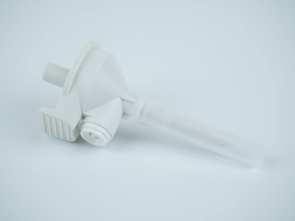 Universal Fluid Transfer Connector IV Bag Spike Compatible with ...