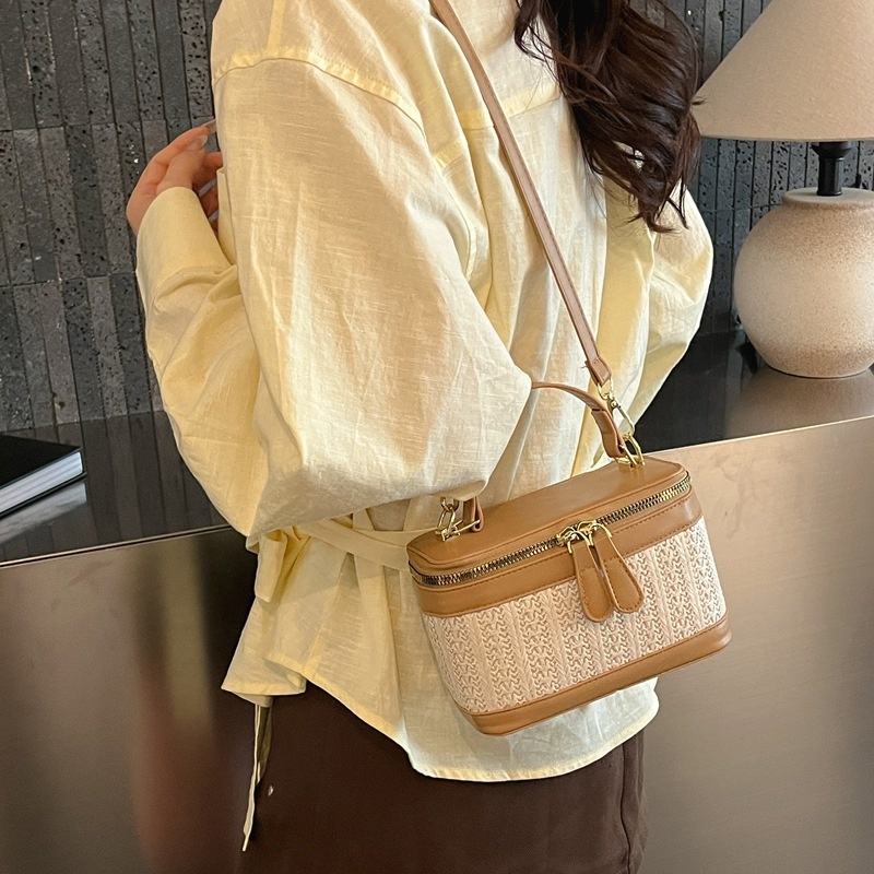 Trendy Contrasting-Color Straw Makeup Box Bags Womens 2026 New Stylish ...