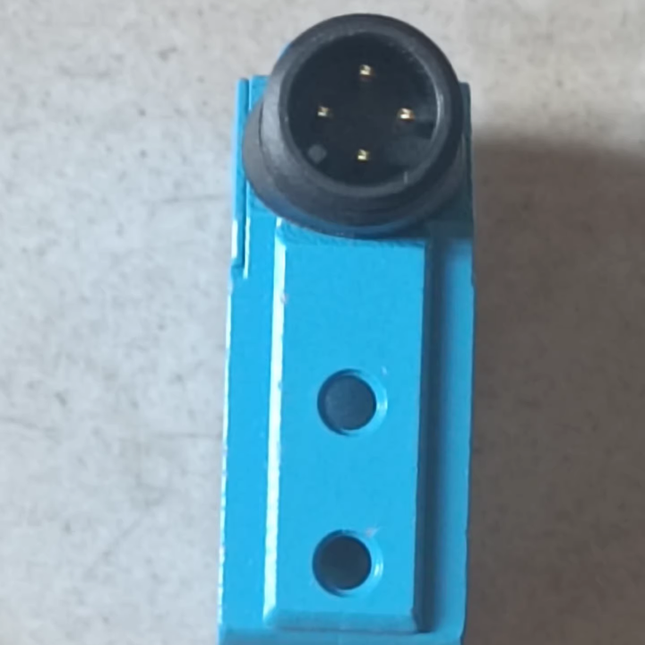 1041412 WTB12-3P2433 photoelectric switch advantages supply brand new ...