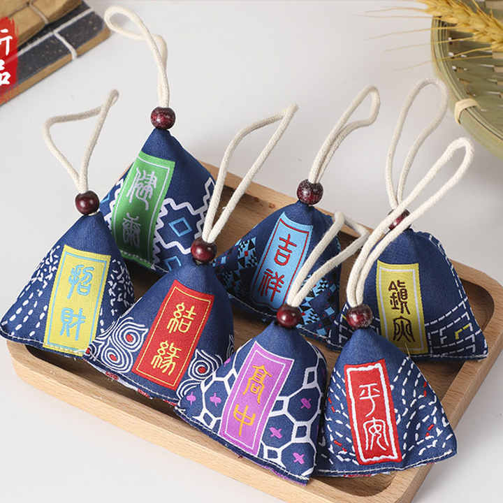 Triangle Embroidered Scented Sachet Bags Scented Sachets for Drawers ...