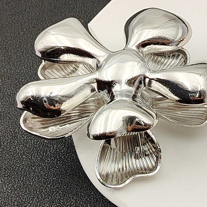Elegant Metal Flower Hair Clips - Perfect for Any Occasion
