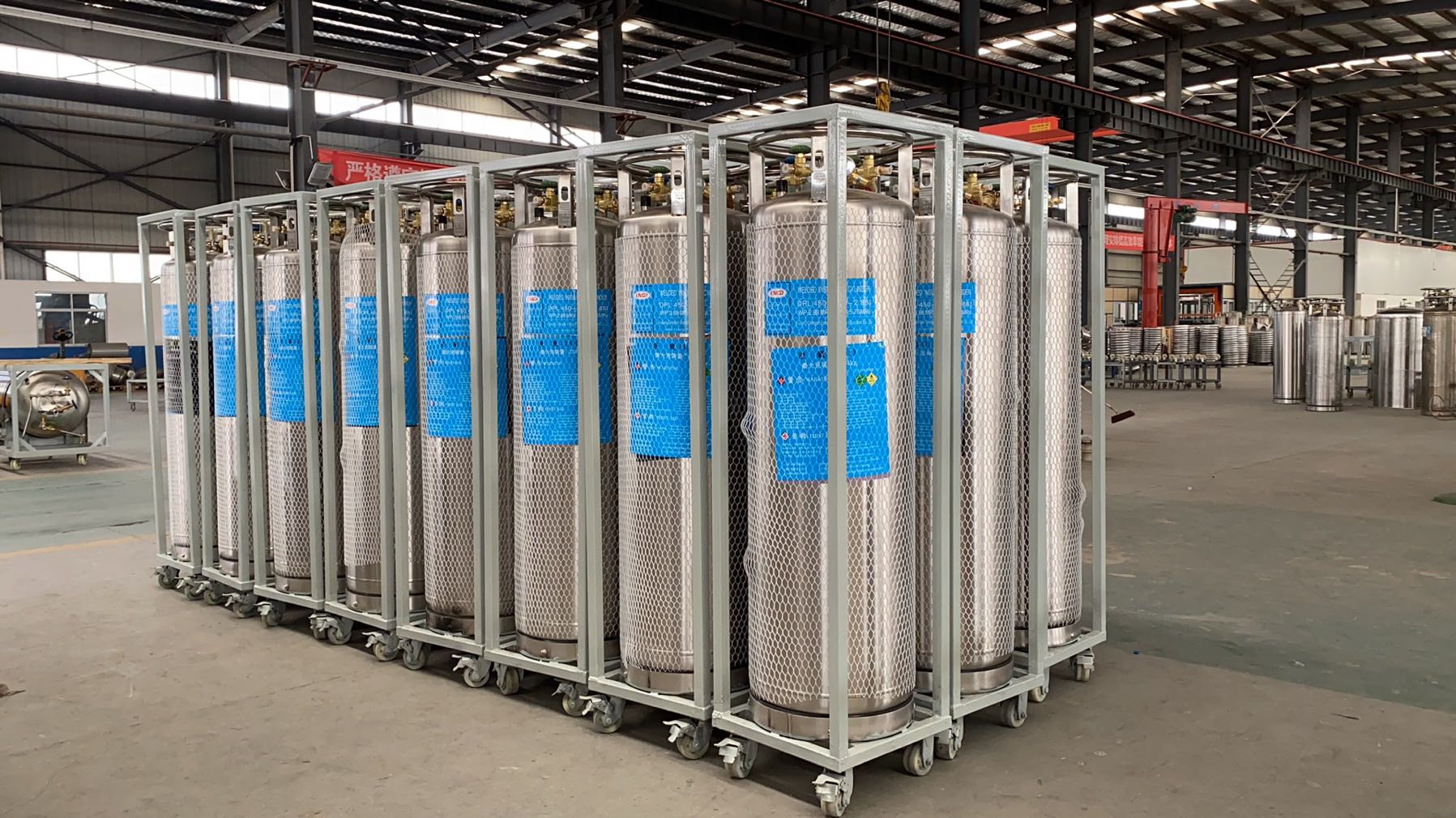 175L 2.0MPa Vertical Liquid Nitrogen Thermo Flask Cryogenic Dewar Flask With Frame Factory ...