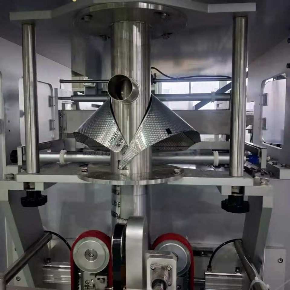 Automatic Non-stop Film Pulling Filling Packaging Machine for Snack ...