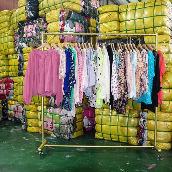 Shop Premium American Clothing Bundles - High Quality Used Clothes