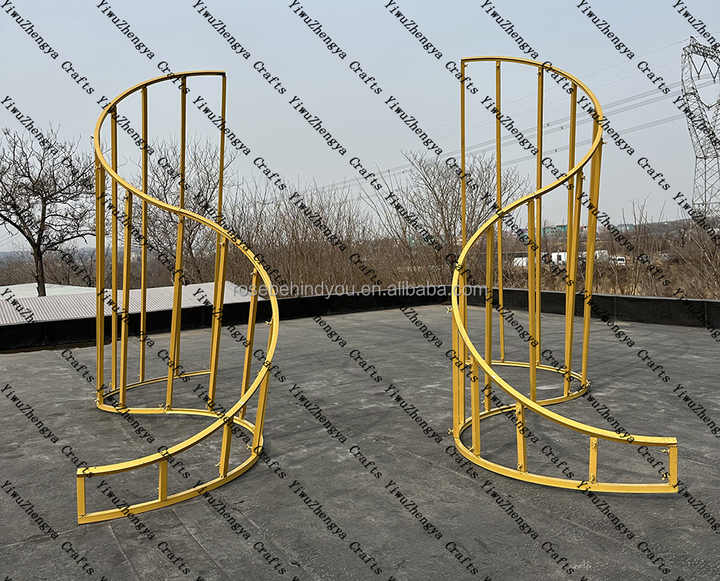 Luxury Wedding Backdrop - Wavy Acrylic & Gold Metal Arch