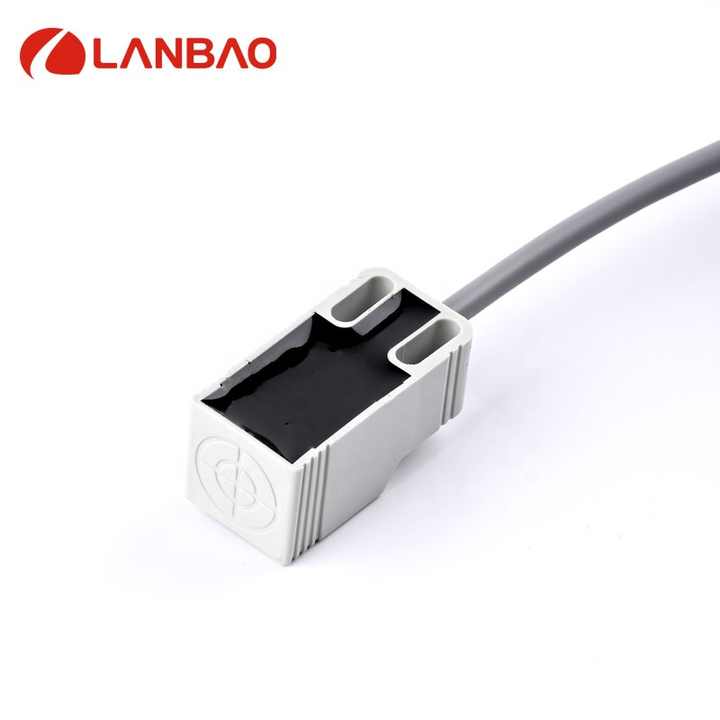 LE18 DC 3 Wires Inductive Proximity Sensor - IP67