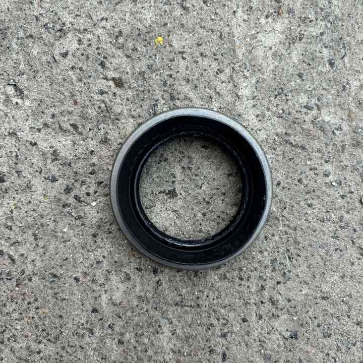 Automobile Engine Genuine Rear Axle Oil Seal 68393973AA for J-eep W ...
