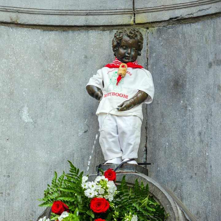 Bronze Boy Peeing Statue - Famous Water Feature Sculpture