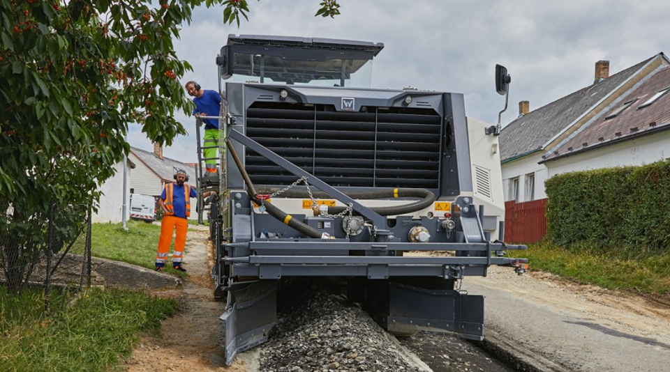 Shantui DGL530-C 22T Cold Asphalt Recycler - High Power & Long Lifetime