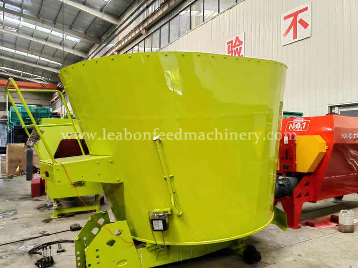 LEABON CE Farm Feed Processing Machine Vertical TMR Mixer Machine Grass Feed Mixing Machine for ...