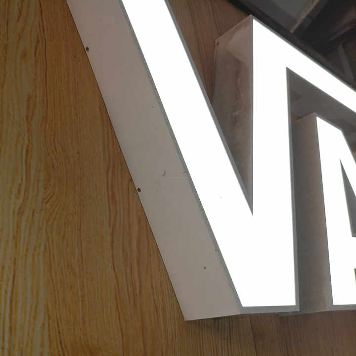Customizable 3D Illuminated Letter Signs Outdoor Waterproof LED Schools ...