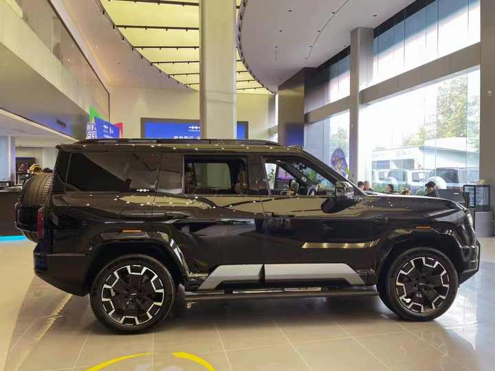 BYD Leopard 8 Plug-in Hybrid SUV - 1200km Range & 550kw Power