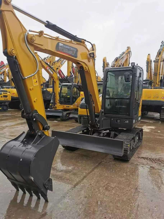 Fuel Efficient Mini Excavator XE60 Hot Sale with One Year Remote ...