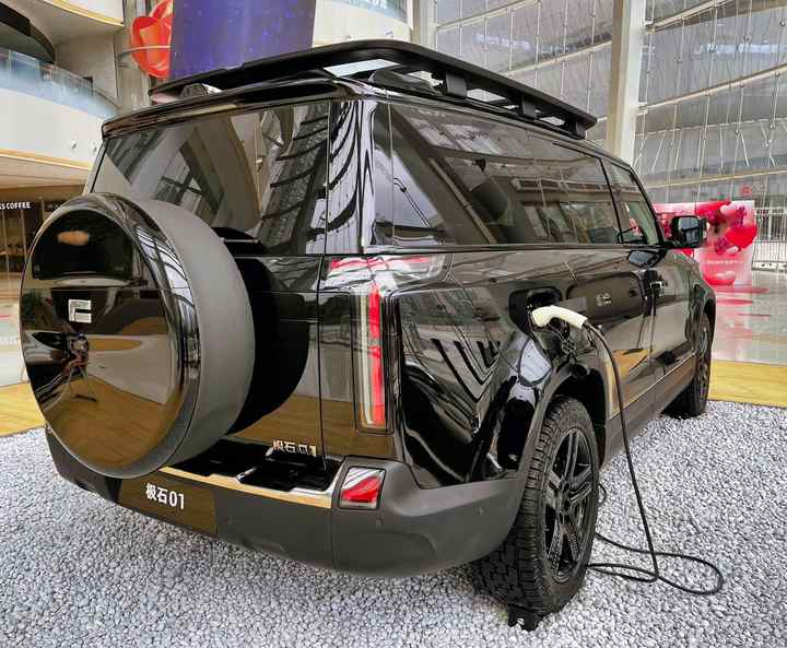 2025 Rox 01 White Extended Car 6 Seater SUV - Hybrid Power