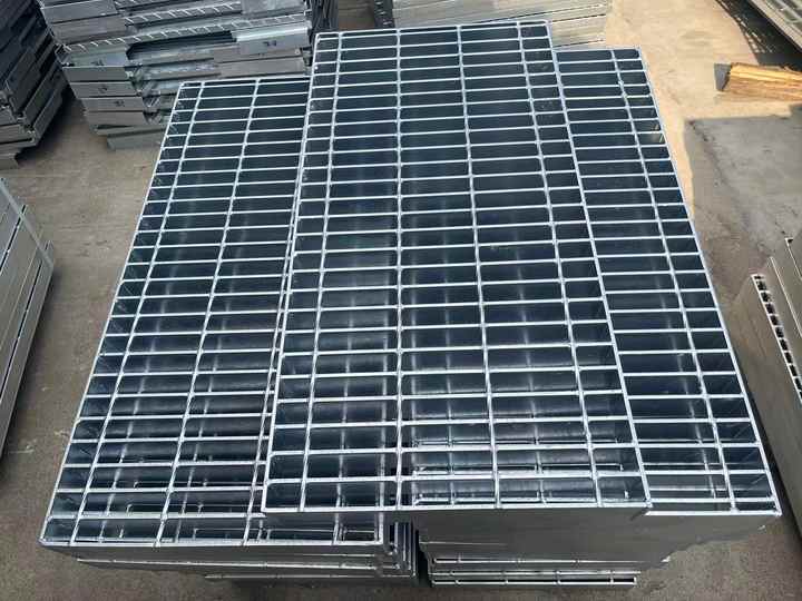 Heavy Duty Galvanized Steel Drainage Grates for Driveways