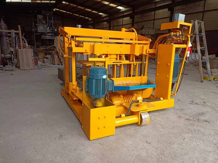 Concrete Block Machine QTM4-30A Manual Brick Making Machine Small Brick ...