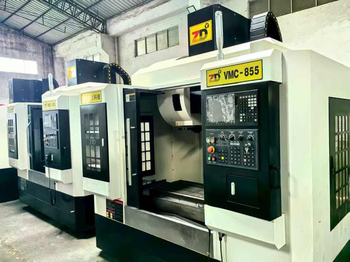 VMC Vertical CNC Machine Tool Metal Mold Machining Center with GSK ...