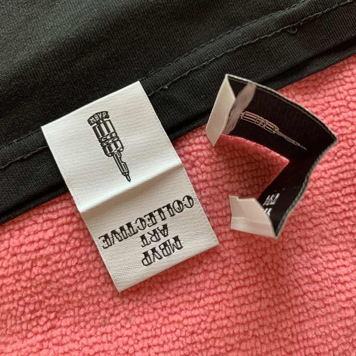 Manhattan Fold Clothing Hem Tag - Sustainable Garment Labels