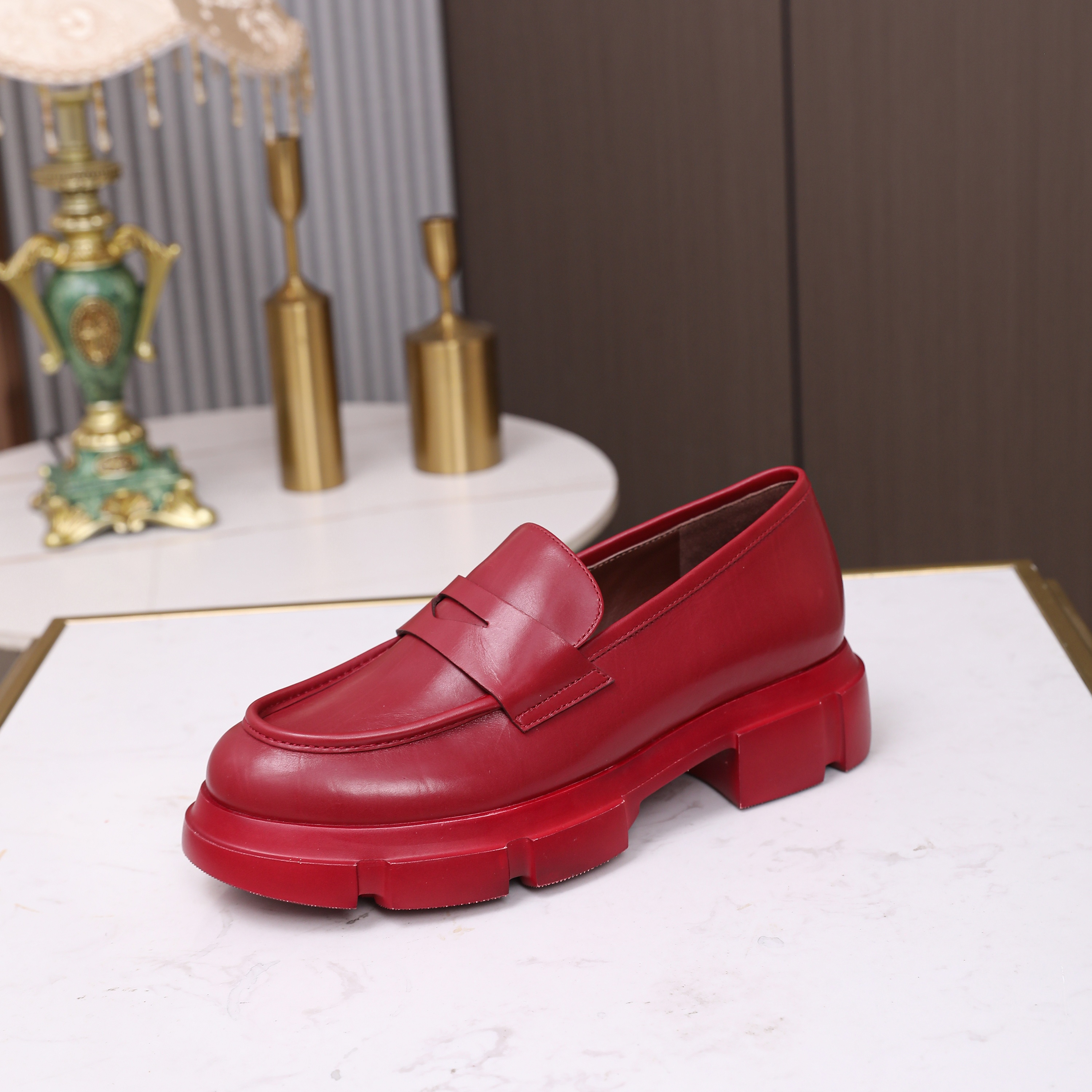How to Choose Red Block Heels for Women: Buying Guide & Tips