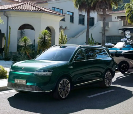 2024 AITO M9 EV Luxury SUV - Panoramic Sunroof & Aluminum Roof Rack