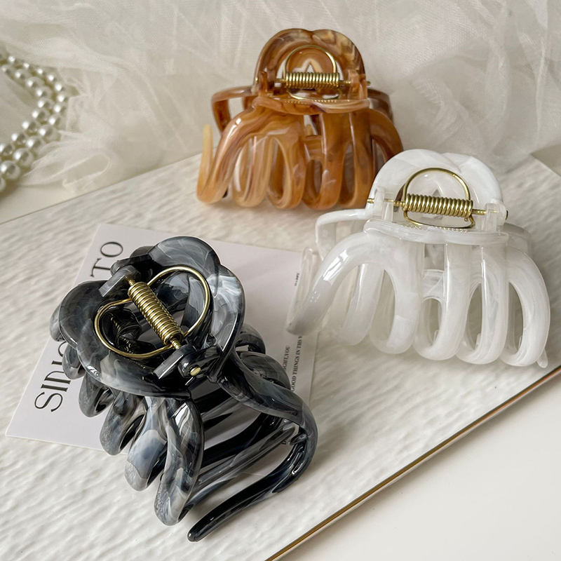 BIZE Medium Oversized Octopus Hair Claw Clamps - Stylish & Durable