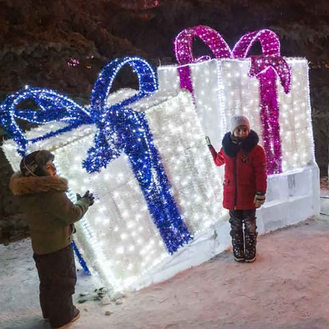 Holiday LED Street Motif 3D Gift Box Outdoor Christmas Light
