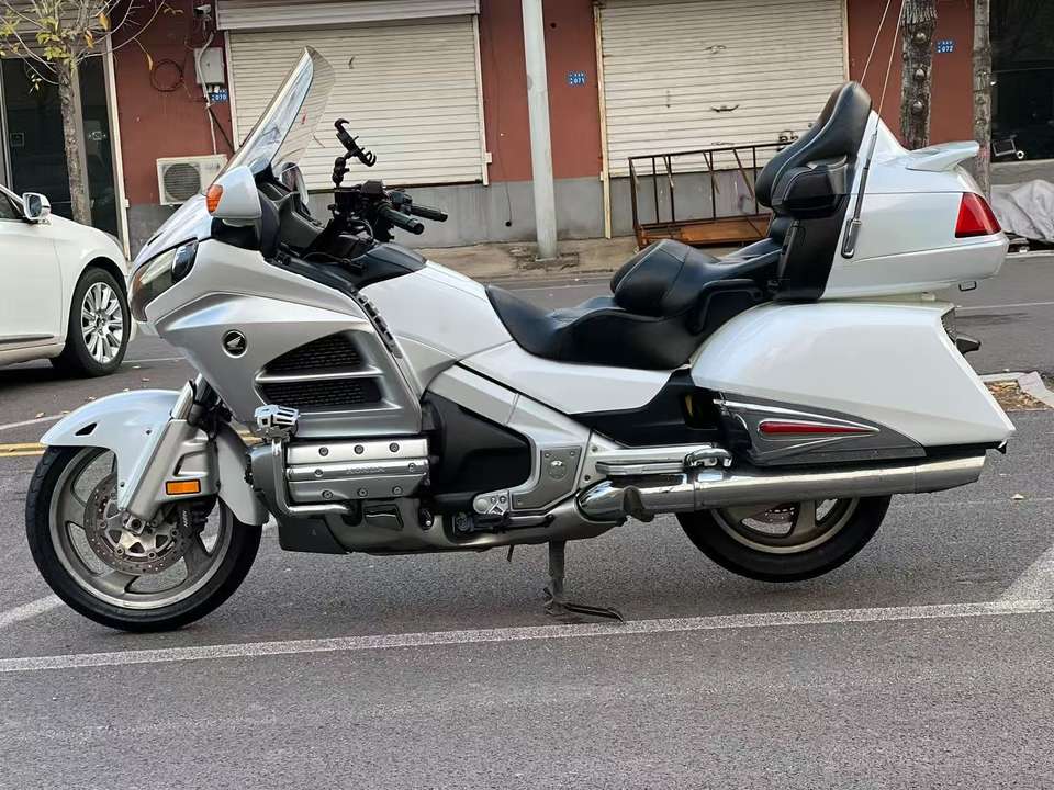 Goldwing Japan Sportbikes Large-Displacement Scooter with Cruise ...
