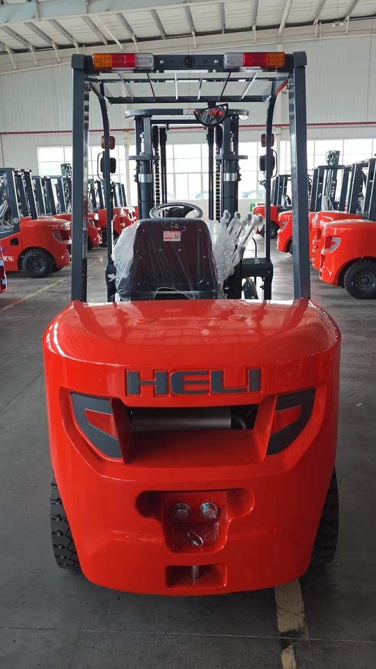 Heli 5Ton CPCD50 Diesel-Powered Forklift Truck Construction Industries ...
